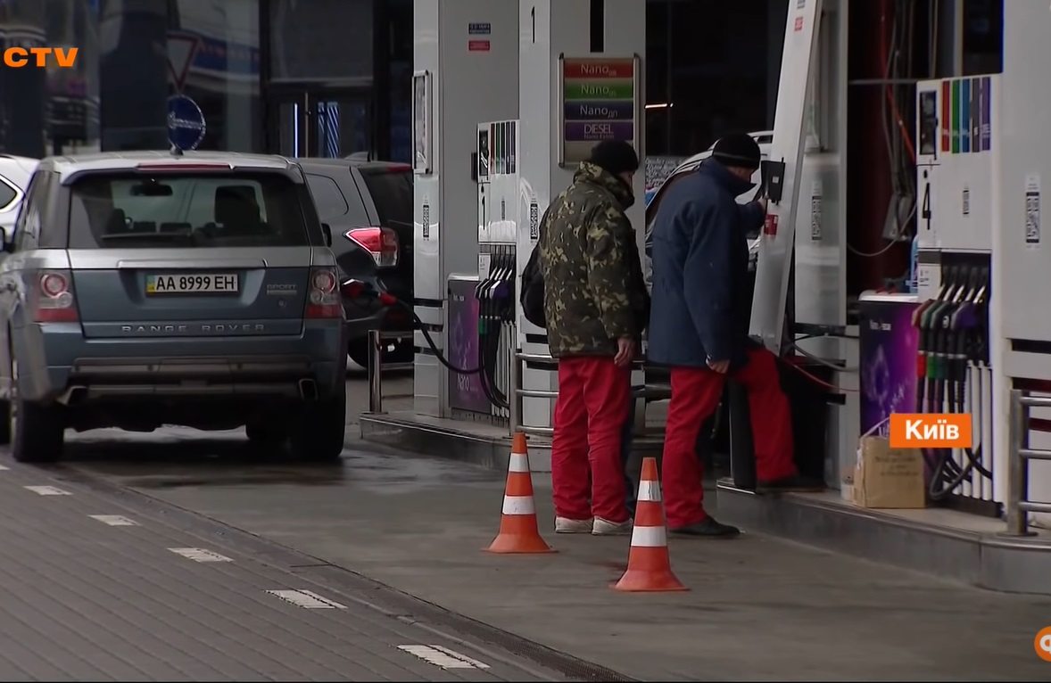 Дефицит топлива в Украине АЗС показали актуальные цены на бензин дизель и автогаз в Киевской