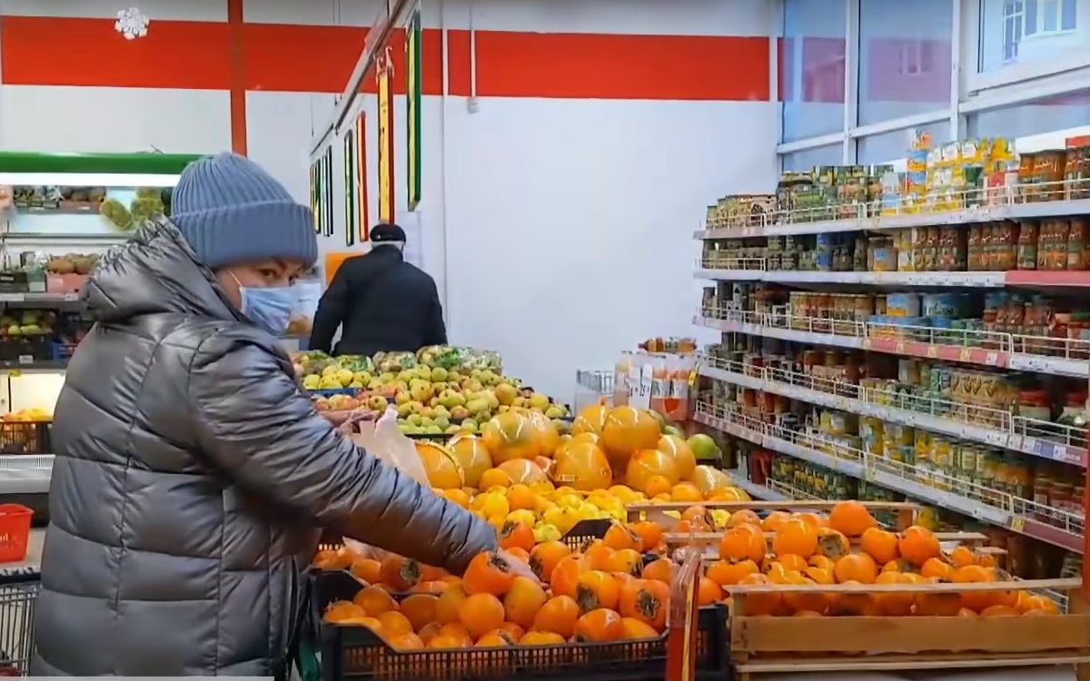 Цены на фрукты в Украине супермаркеты снова повысили стоимость