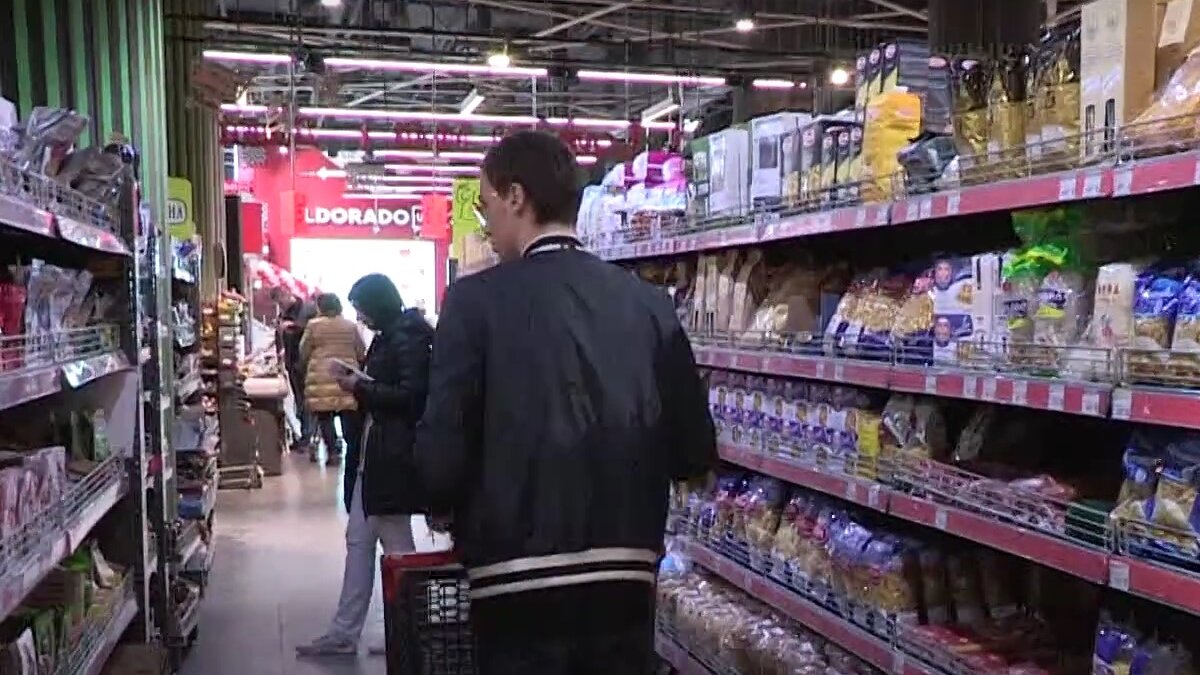 Купить крупы в Украине Ашан Метро и Варус взвинтили цены на гречку рис и макароны