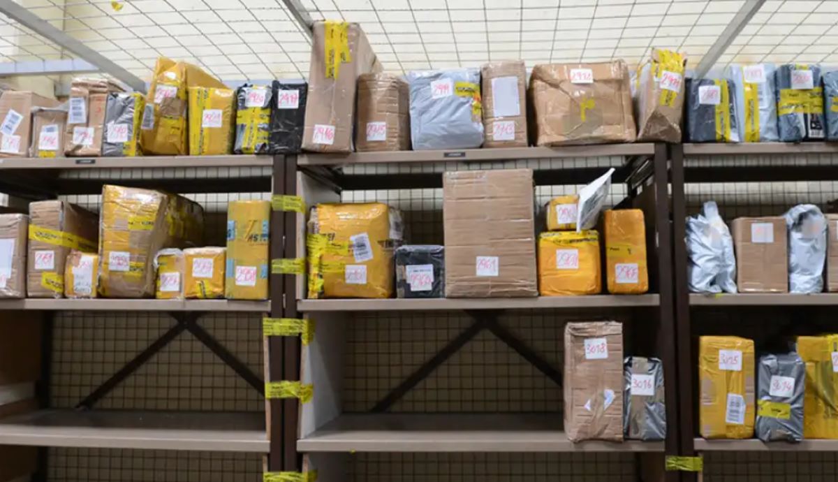 Податкові пільги Гетманцев анонсував законопроект щодо запровадження податку на посилки до 150 євро